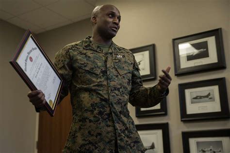 U S Marine Corps Master Gunnery Sgt Stephen Roberts Picryl Public