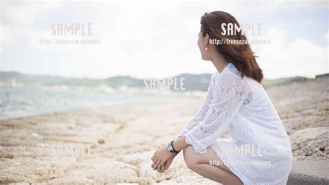 【西原マリンパーク】海を見つめる美少女 写真素材 フリー素材おきなわ