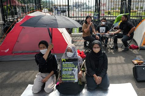 Indonesian Parliament Bans Sex Outside Of Marriage