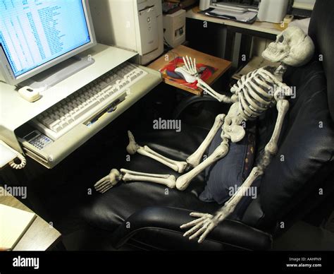 esqueleto mediante un ordenador fotografía de stock alamy