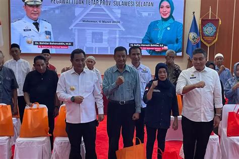 Pj Gubernur Bahtiar Serahkan Santunan Kepada 365 Pegawai Purna Bakti