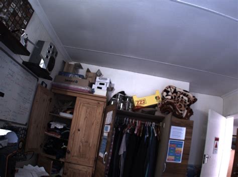 simple image stitching issue using opencv and python