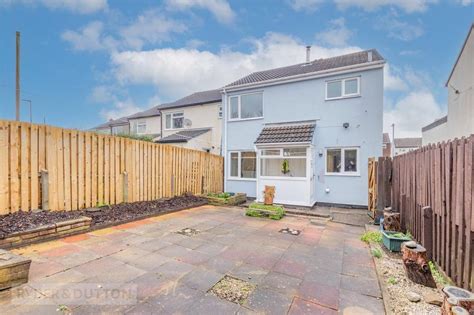 Nab Crescent Meltham Holmfirth 3 Bed End Of Terrace House For Sale