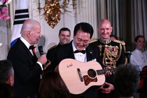 South Korean President Yoon Suk Yeol Serenades Joe Biden With American