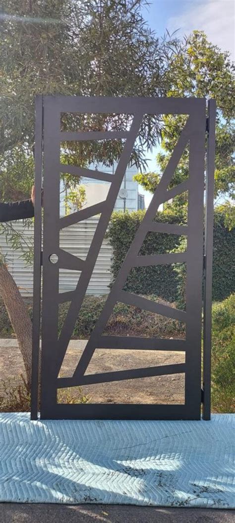 Modern Horizontal Line Design Metal Garden Gate Custom Fabrication