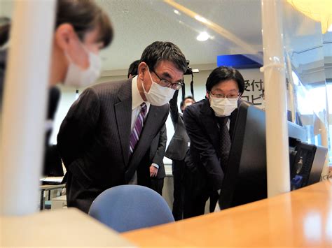 【お茶の水】河野太郎デジタル大臣がマイナ保険証の運用を視察 お知らせ 医療法人社団済安堂 井上眼科病院グループ
