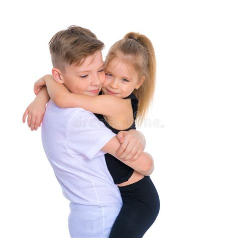 Abbraccio Della Sorella E Del Fratello Fotografia Stock Immagine Di