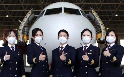 Female Pilots Of China Eastern Airline Picturesofchina Hot Sex Picture
