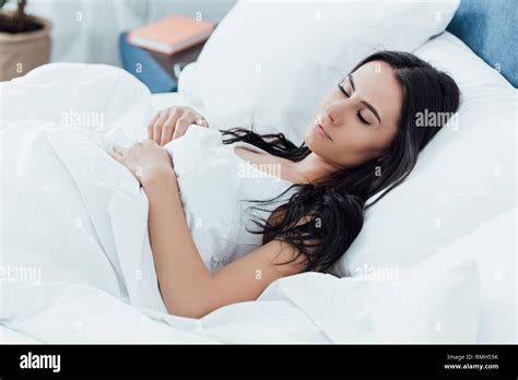Drunken Woman Sleeping Fotos Und Bildmaterial In Hoher Auflösung Alamy