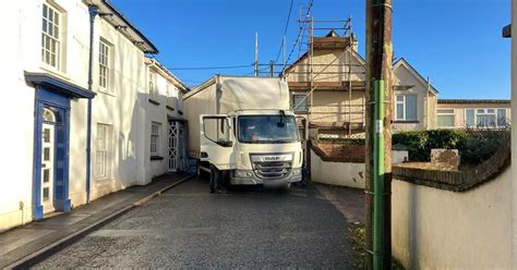 Live Lorry Crashes Into Building And Blocks Road In Uffculme Devon Live