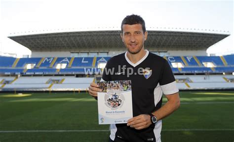 Los Jugadores De La Liga Bbva Y Liga Adelante Ya Tienen El Manual De