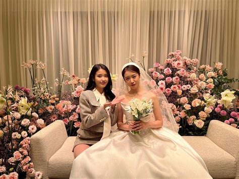 여왕처럼 살아라…아이유 절친 지연 결혼에 진짜 티아라 선물