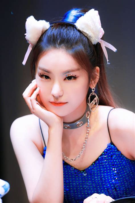 Itzy Pics On Twitter Itzy Kpop Girls Kpop