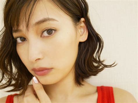 大政絢 今日はnhkドラマ10 ミストレス~女たちの秘密 第1話です。いよいよ… 職業、年齢の違う女性四人。 その中でうまれていく大きな