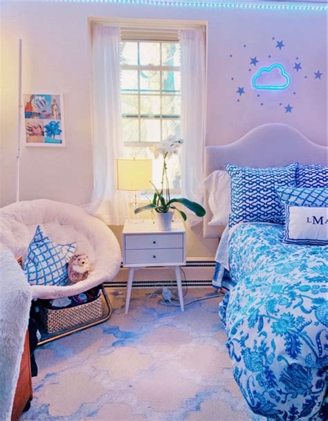 Pin By Chloe Stuccio On Room Decor In 2020 Preppy Room Dorm Room