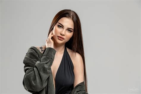 배경 화면 여자들 Vitaly Skitaev 긴 머리 스트레이트 헤어 문신 초상화 사진관 간단한 배경
