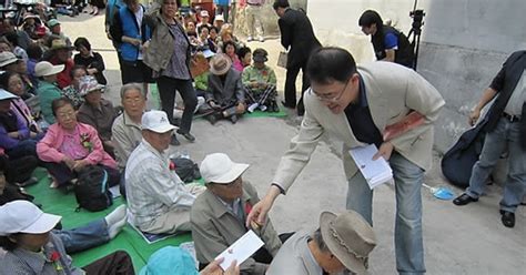 혼자사는 노인 100만가구 넘었다