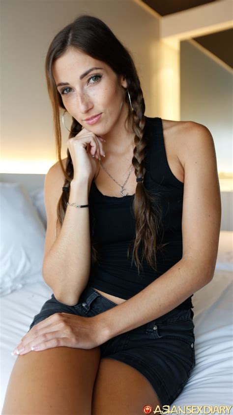 Clea Gaultier Pics Wallpics Net