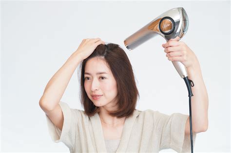 「40歳を過ぎたら髪の分け目はいらない」髪のスペシャリストが指摘する“5歳若く見える”新常識 ガールズちゃんねる Girls