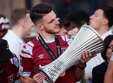 Man City Join £100 Million Transfer Battle For England…