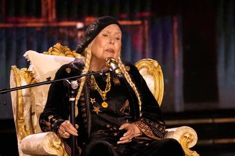 Watch Joni Mitchells First Grammy Performance At 80 Years Old
