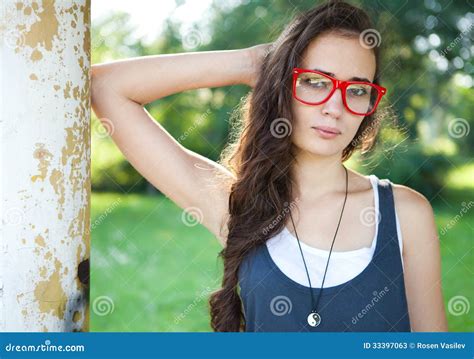 Jolie Fille En Parc Image Stock Image Du Cheveu Moderne 33397063