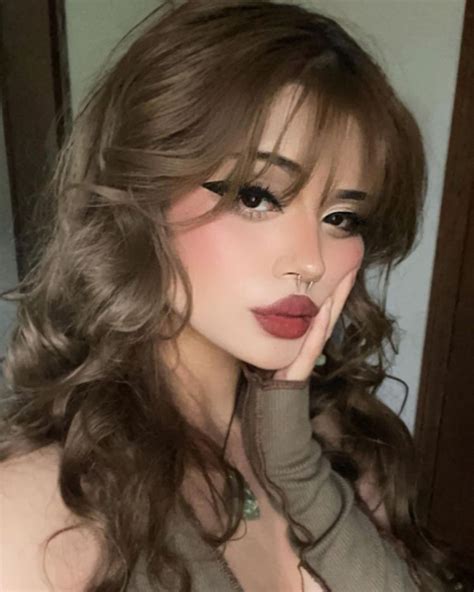 Y2k Wavy Hairstyles Embrace Nostalgic Glam With These 2000s Inspired