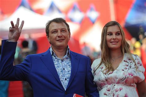 Жена Марата Башарова официально подала на развод после её избиения