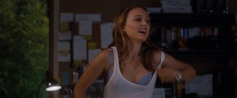 Голая Натали Портман в No Strings Attached