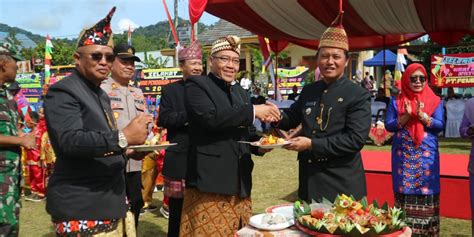 Berbagai Baju Adat Mewarnai Upacara Hardiknas 2023 Tingkat Kabupaten