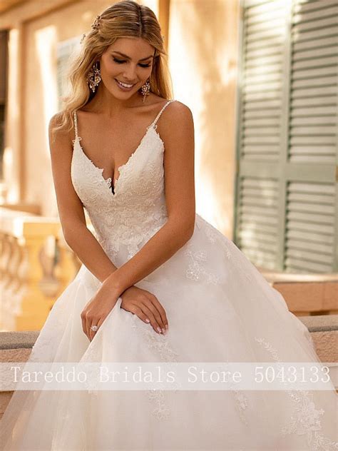 Lace Appliques A Line Spaghetti Straps Wedding Dresses 2021 V Neck Off