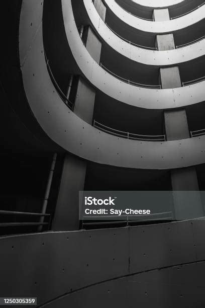 지하 주차장 현대 콘크리트 건물 건축에 대한 스톡 사진 및 기타 이미지 건축 실내 곡선 Istock