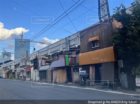 通りを歩いている人の写真・画像素材[6492318] Snapmart（スナップマート）