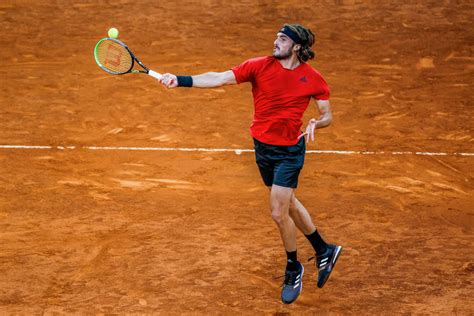 Tsitsipas Cumple Un Trámite Ante Paire Infobae