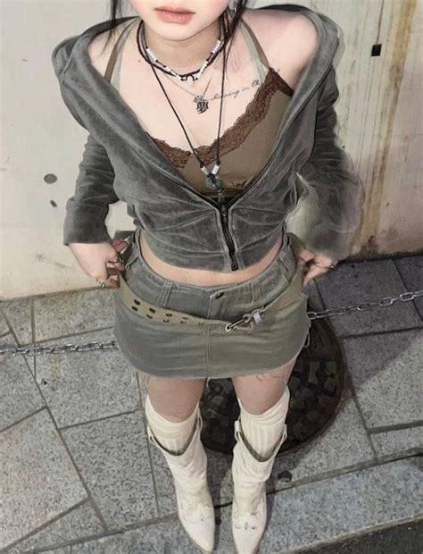 Pin By Atchara Soracha On การบันทึกอย่างรวดเร็ว Casual Outfits Edgy