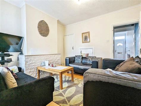 Granby Gardens Reading Berkshire 2 Bed End Of Terrace House For Sale