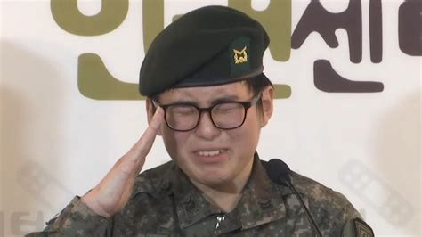 South Koreas First Transgender Soldier Begs To Stay In Army After