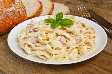 Tagliatelle A La Carbonara Italiana Recetas Dia