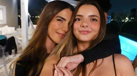 Oriana Lander Disfruta Su Nuevo Auto En Un Viaje Con Amigas Y Gaby