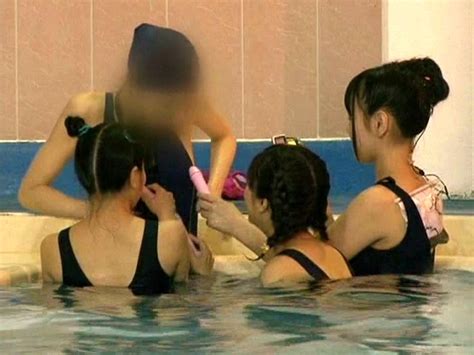 Sdmt 295 身長135cmのスク水ちびっ娘3人組 営業中のプールでパパには内緒のイタズラごっこ Javbus
