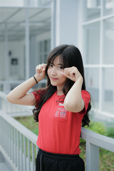 무료 이미지 여자 의류 관절 어깨 목 소매 플래시 사진 허리 몸짓 대퇴골 행복 흑발 긴 머리 인간의