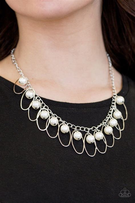 Party Princess White Paparazzi Necklace Бижутерия