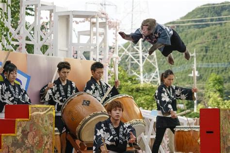 日本最古の大道芸 “伝統芸能「猿まわし」”が北海道初の特別公演 金森赤レンガ倉庫・函館
