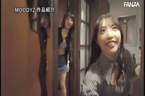 Miaa 525 女子会してるお宅にm男くんが突撃参加！ お泊り女子会で夕方から朝がくるまで一日中犯 れて小悪魔中出しされる！ 白桃はな 花狩