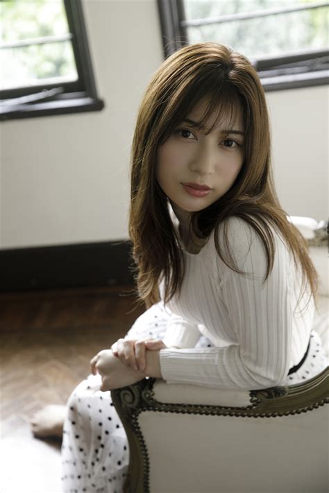 元olの“エチエチお姉さん”雪平莉左、清楚＆セクシーで魅了 デジタル写真集2冊同時発売 Tv Life Web