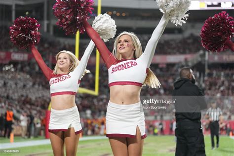 Oklahoma Sooners Cheerleaders Dance For Fans During The Cheez It Bowl