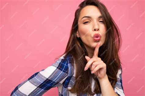 Premium Photo Portrait Shot Of Young Happy Beautiful Brunette Woman