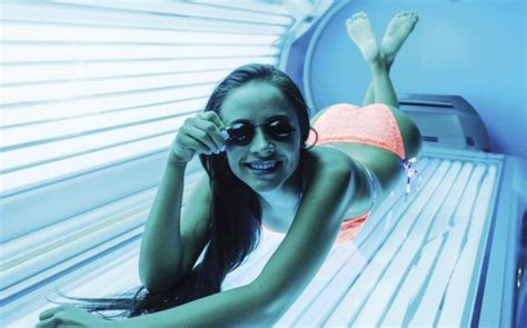 Best Way To Lay In A Tanning Beds Tanning Bed Tanning Tanning Bed Tips