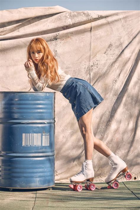 배경 화면 여자들 뷰어를보고 사진술 청바지 치마 유행 젖은 봄 데님 스커트 수퍼 모델 아샨티 아름다움