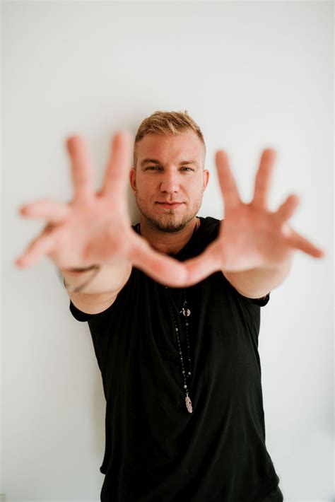 Spevák Lukáš Adamec Verím že Prídu Lepšie časy Hudba Kultúra Pravda